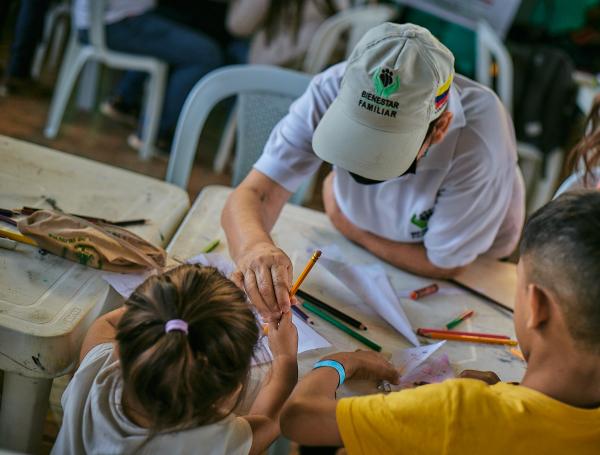 La paz total debe poner en primer lugar a los niños y eso no es negociable: directora del ICBF