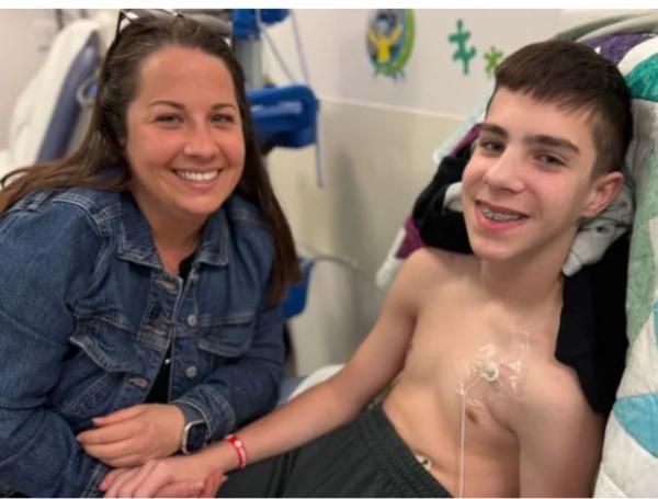 La extraña enfermedad digestiva que impide que este adolescente pueda ...