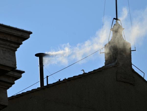 'Habemus papam': video del momento exacto en que salió humo blanco ...
