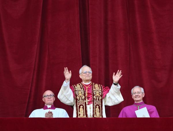 El papa León XIV habla en español en su primer discurso: un saludo a 'mi querida diócesis de ...