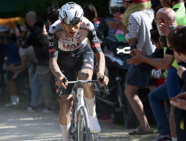 Egan Bernal fue explosivo en la etapa 1 y arrancó con el pie derecho la ...