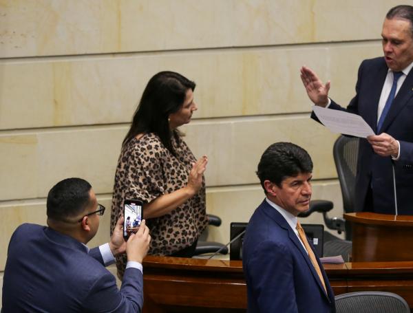 Lorena Ríos y Paola Holguín son las nuevas vicepresidentas del Senado