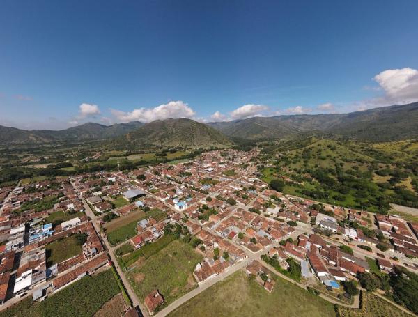 El municipio vallecaucano de encanto colonial, rodeado de montañas y a ...