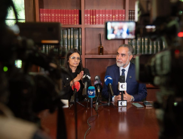 Ministro Armando Benedetti, se reunió con 16 gestores de paz exAUC en encuentros preparatorios ...