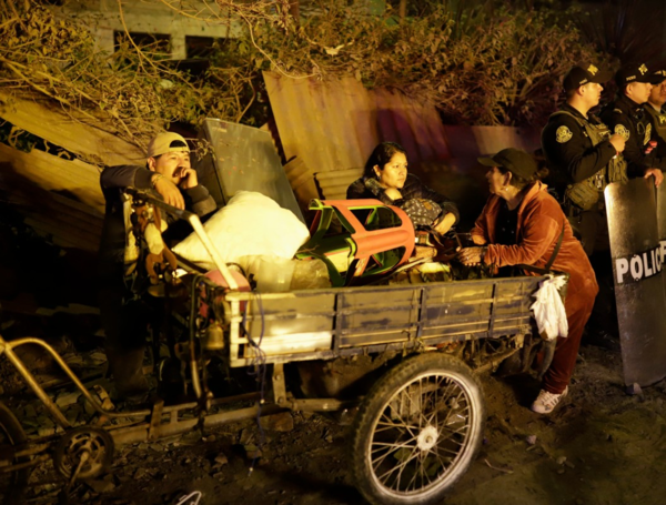 Voraz incendio en Lima, Perú, deja cuatro heridos y al menos 100 ...