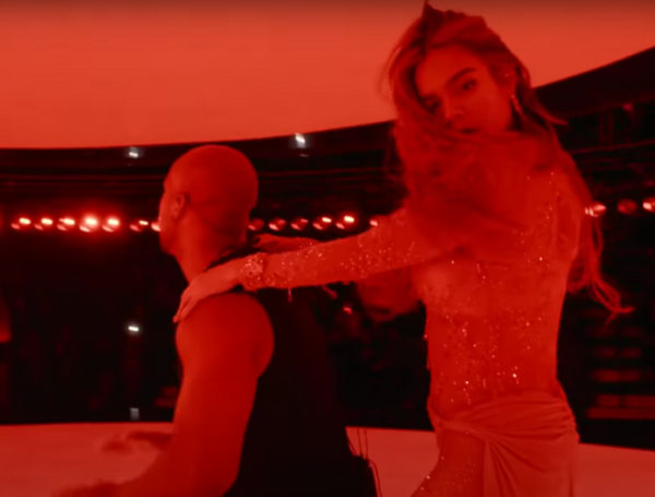 Reviva aquí la presentación de Karol G como ángel del Victoria’s Secret Fashion Show 2025