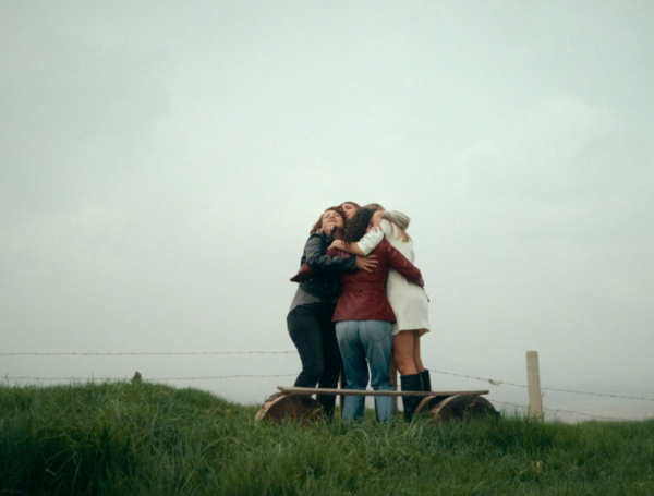 ¿Sostener dos matrimonios al tiempo es descaro o libertad?: 'Simplemente Alicia', la nueva serie ...