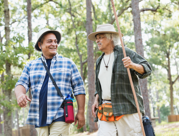 La actividad física adecuada para que las personas mayores de 50 años ...