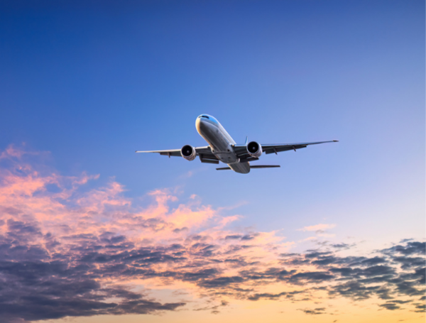 ¿Qué pasa si no pone en ‘modo avión’ su celular cuando está en un vuelo?