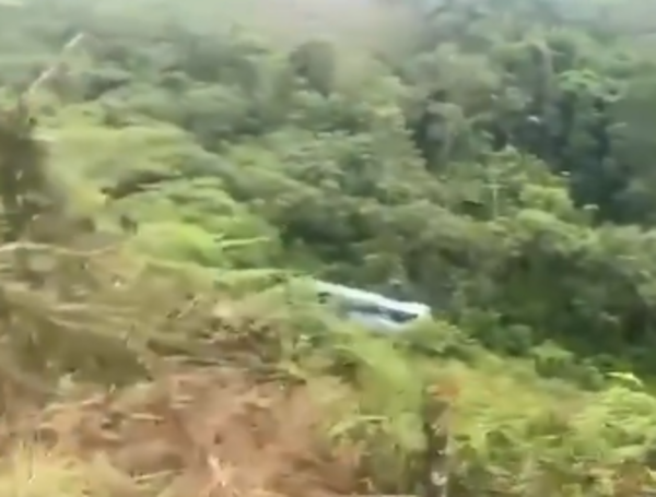 Revelan hipótesis de accidente en el que bus de Copetran cayó a abismo ...