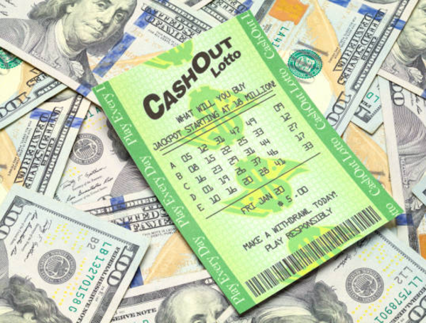 Un hombre ganó $70 mil millones en la lotería y, sin pensarlo, terminó ...