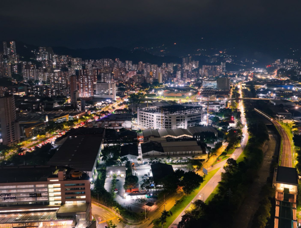 Arena Primavera Sabaneta: Cierre financiero y detalles del proyecto 2026