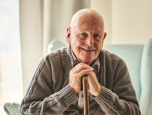 Estudio revela por qué las personas mayores de 65 años no deberían ...