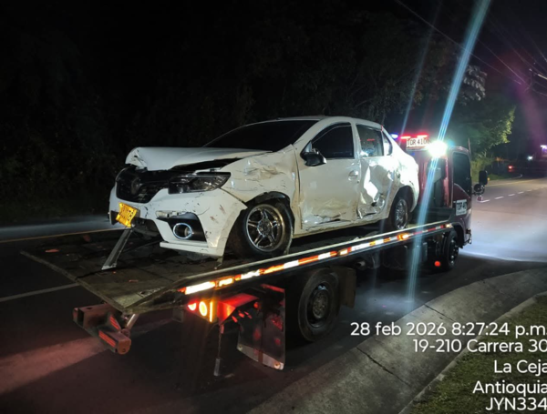 Video muestra fuerte accidente con camioneta blanca a máxima velocidad ...