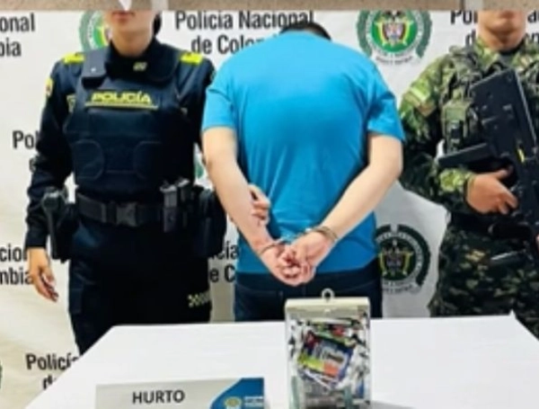 Hombre fue detenido tras robar una caja con láminas del Mundial 2026 en ...