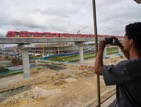 ¿Vivir al lado de las estaciones del metro o de TransMilenio? Este es ...