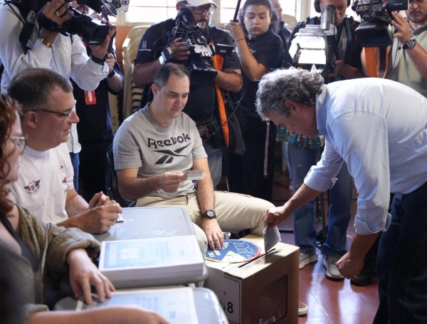 Sergio Fajardo ejerció su voto desde Medellín y reiteró su apuesta por ...