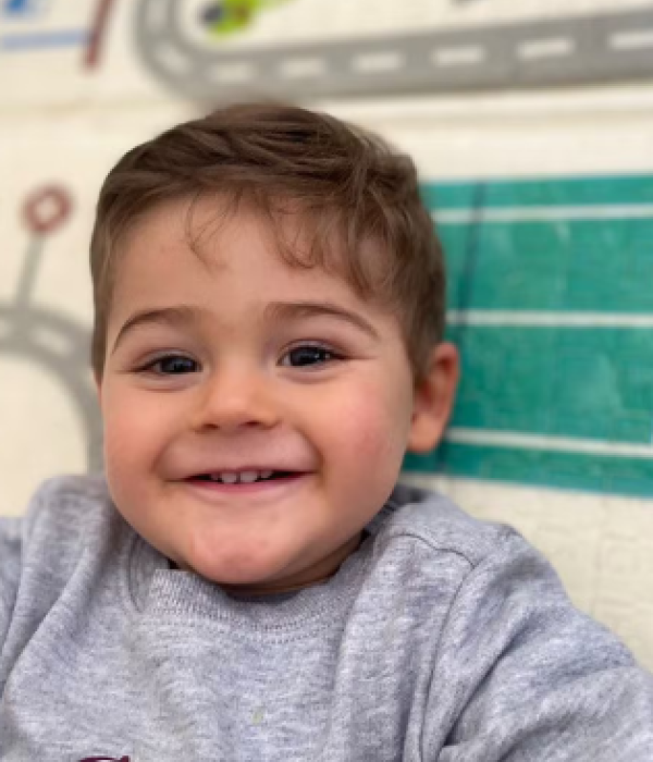 Niño de dos años es diagnosticado con rara enfermedad genética que ...