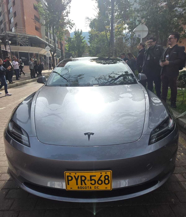 ¿Dónde queda la primera tienda de Tesla en Colombia?