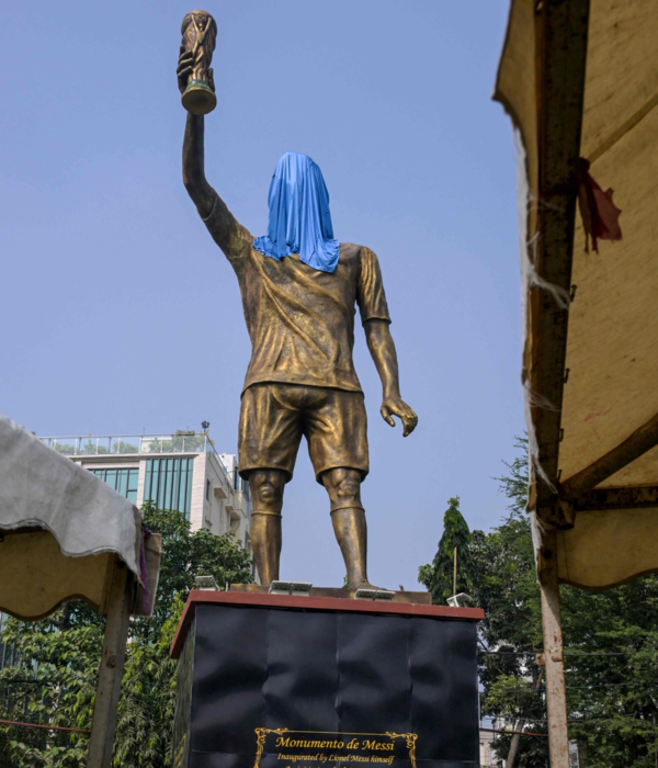 Inauguran imponente estatua de Lionel Messi en la India: mide 21 metros ...