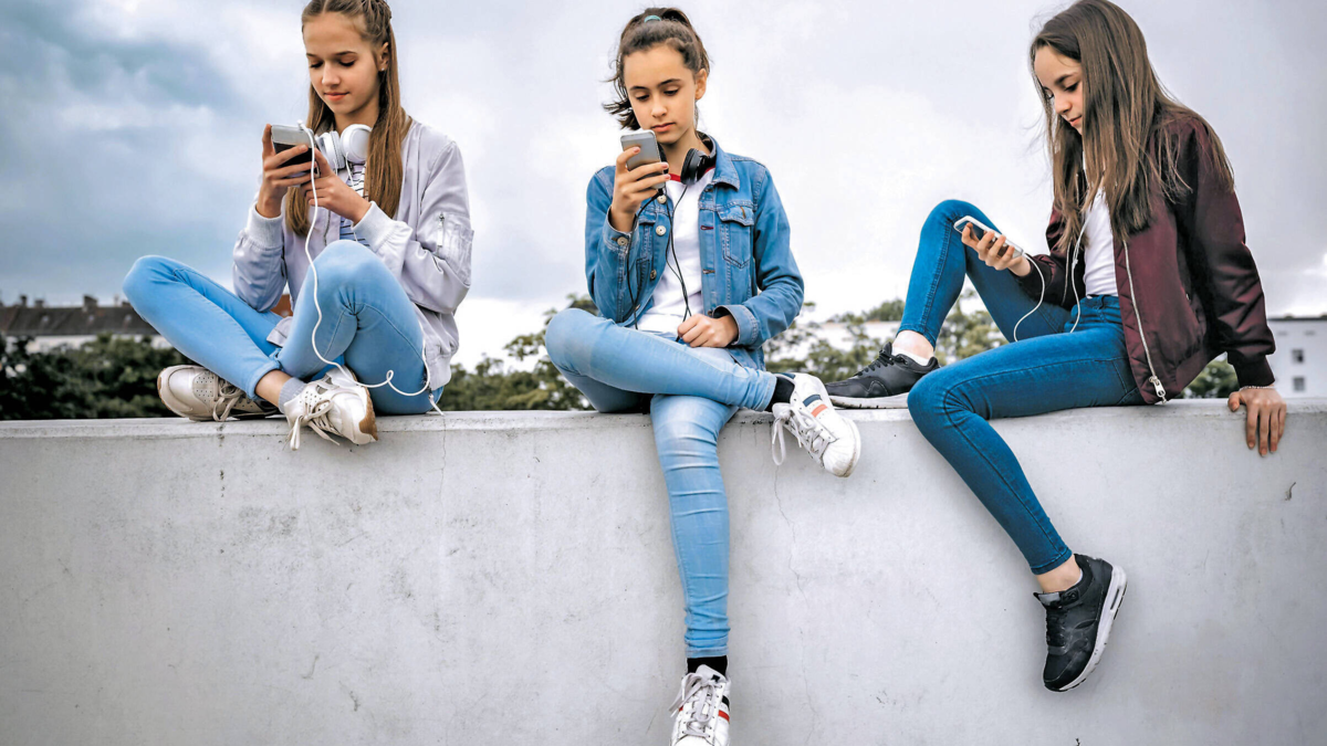 Seis señales de que su hijo está dando 'el estirón' de la adolescencia