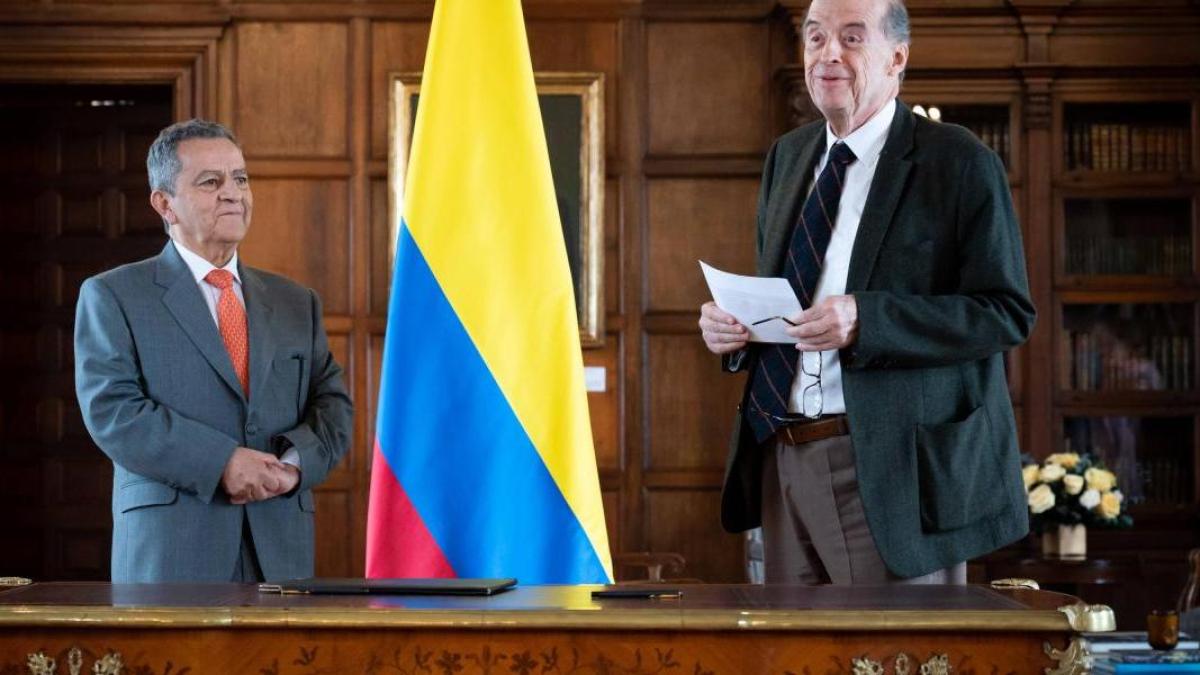 Pasaportes: Cancillería revocó resoluciones firmadas por el ...