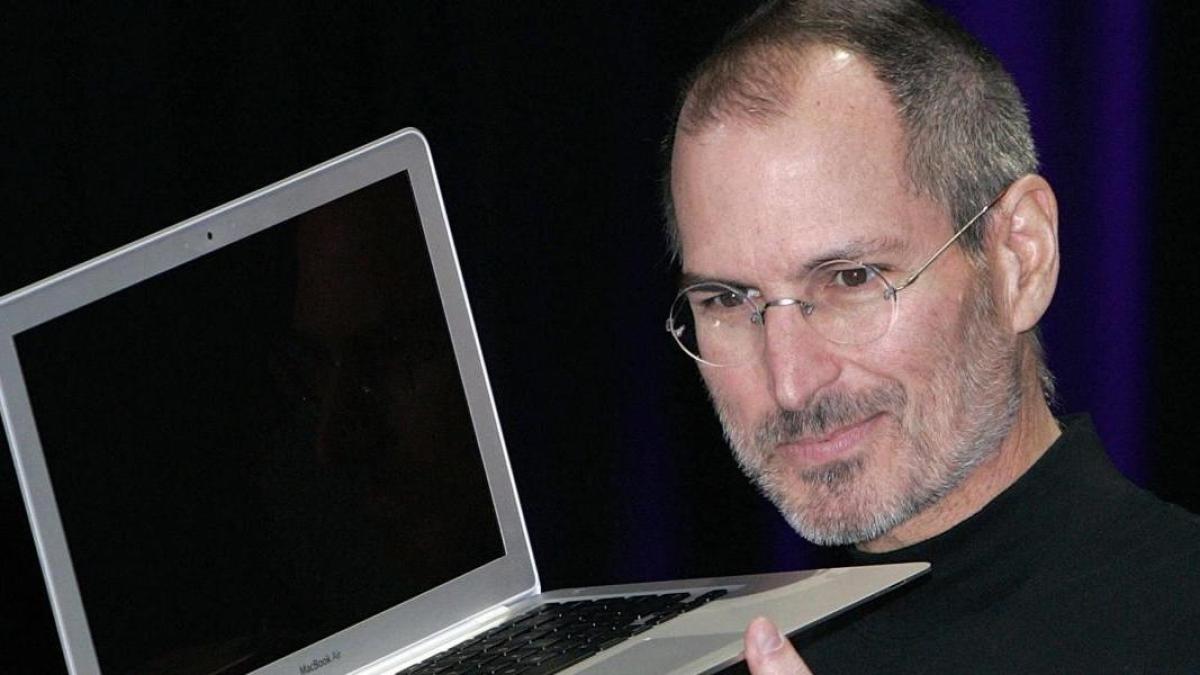 Steve Jobs iniciaba sus reuniones con la misma pregunta para mejorar la ...