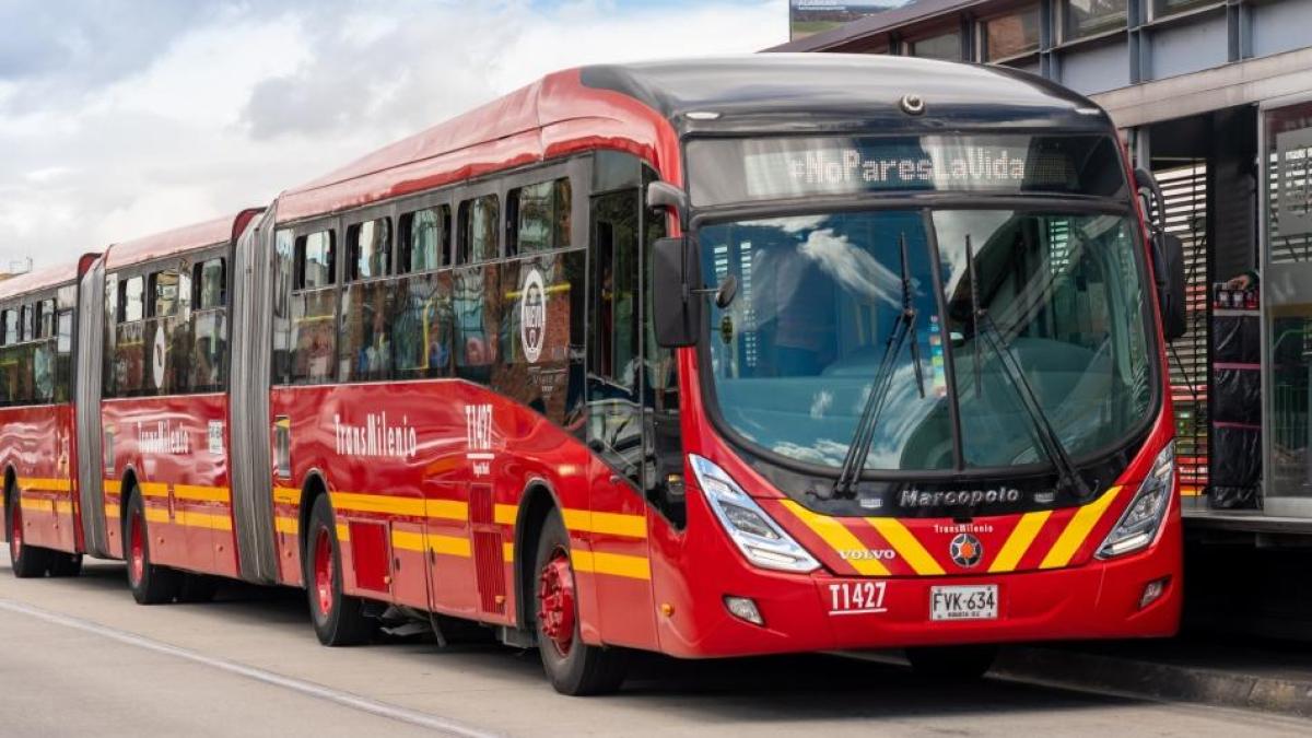 Así se veían los primeros buses de TransMilenio en Bogotá hace más de ...