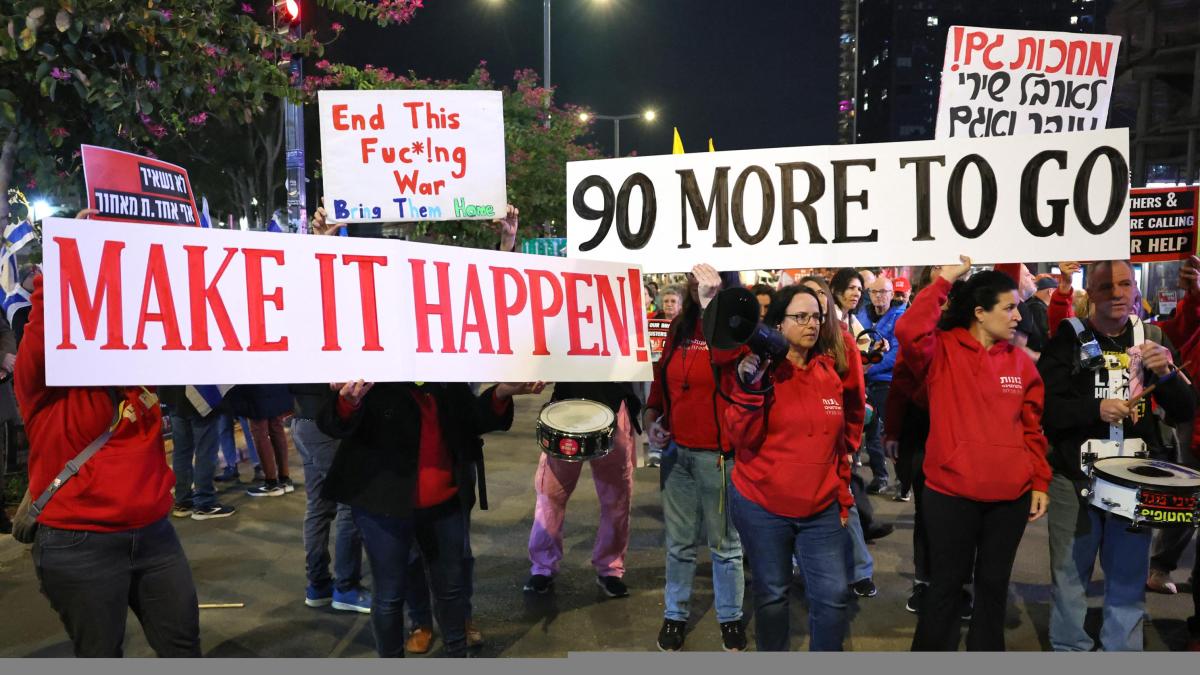 Familiares de rehenes israelíes fueron notificados de la muerte de la familia Bibas