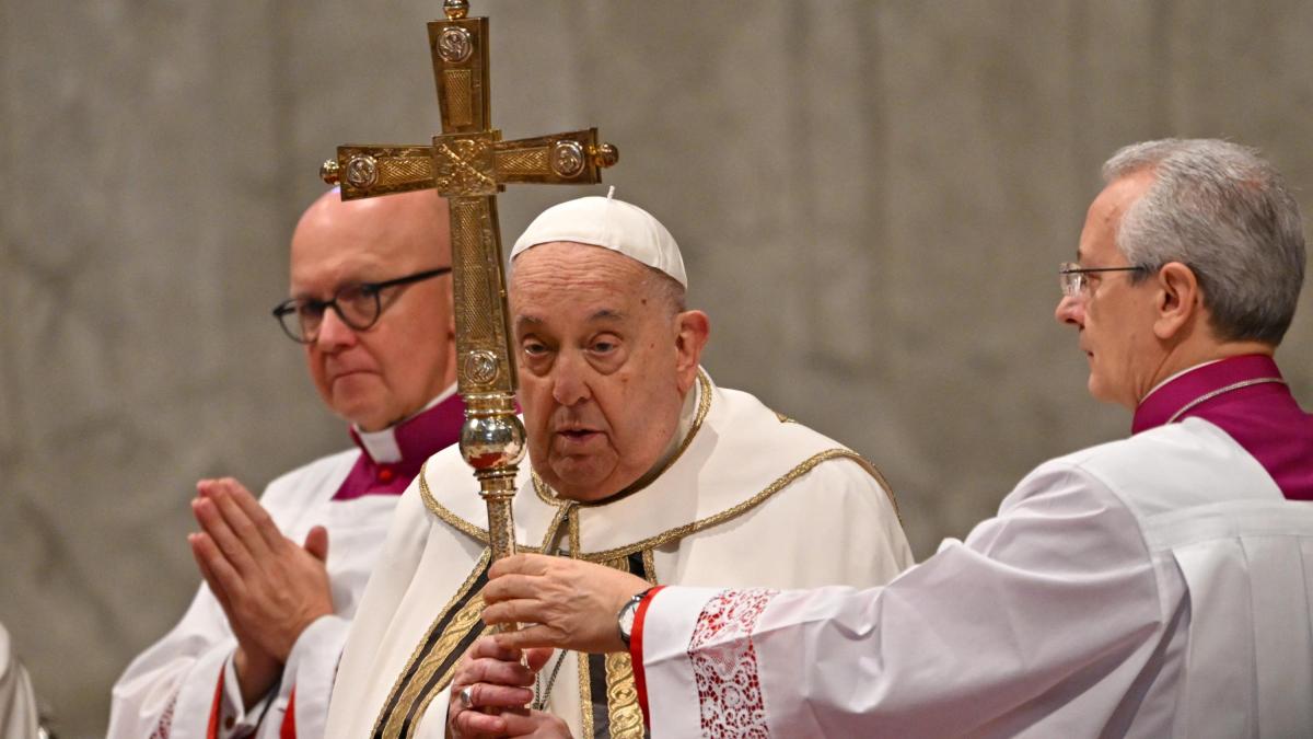 Atención | Papa Francisco, respirando con dificultad, envió primer ...