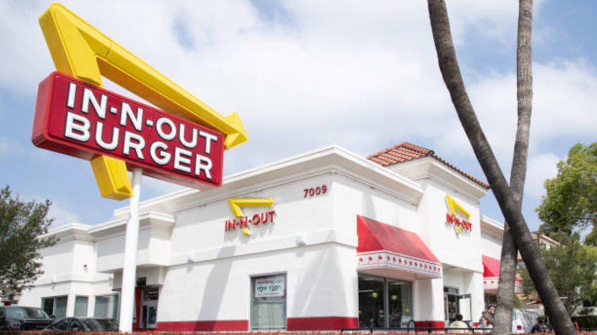 Trabaja en In-N-Out e hizo una confesión sobre una comida que no les ...