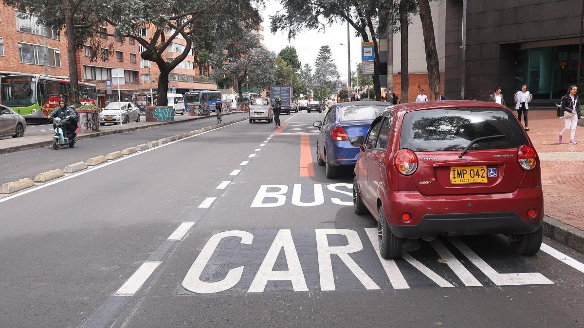 ¿Usted es uno de los que circula por el carril preferencial del bus ...
