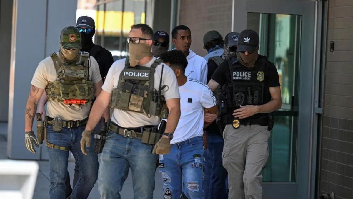 'Es una trampa': ICE detuvo a familias completas en cortes de Texas y ...