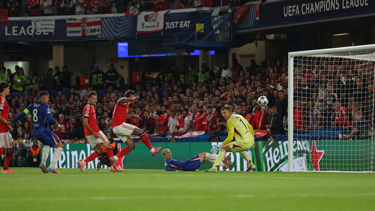 Video | Richard Ríos, con el Cristo de espaldas: marcó este autogolazo ...