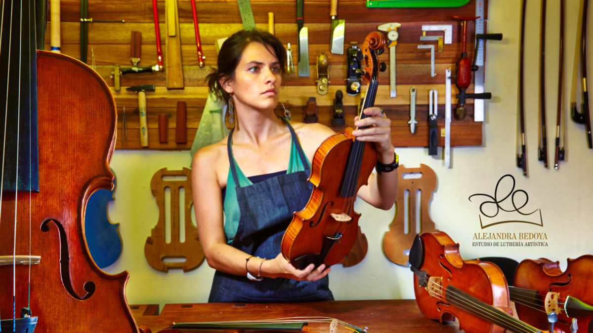Alejandra Bedoya, primera lutier colombiana formada en la Escuela Stradivari