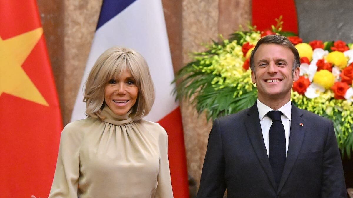 Diez personas enfrentan juicio en París por ciberacoso contra Brigitte ...