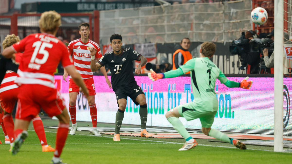 Luis Díaz recibe premio en Alemania por espectacular gol en la ...