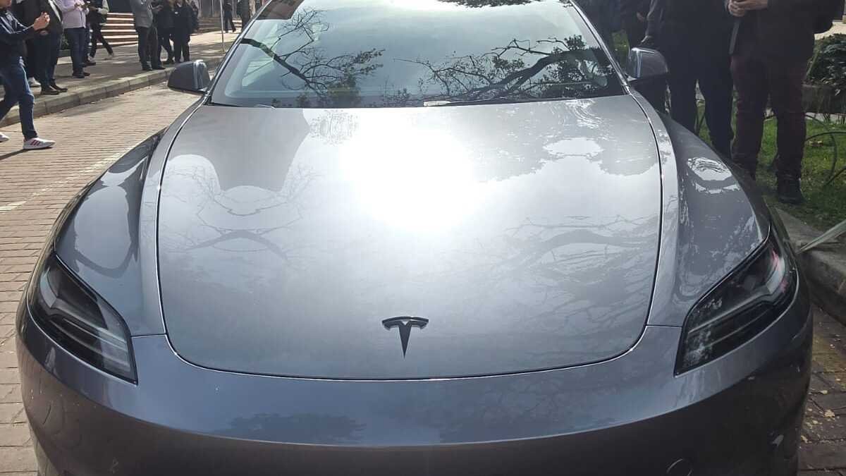 Tesla revolcó el Salón del Automóvil 2025