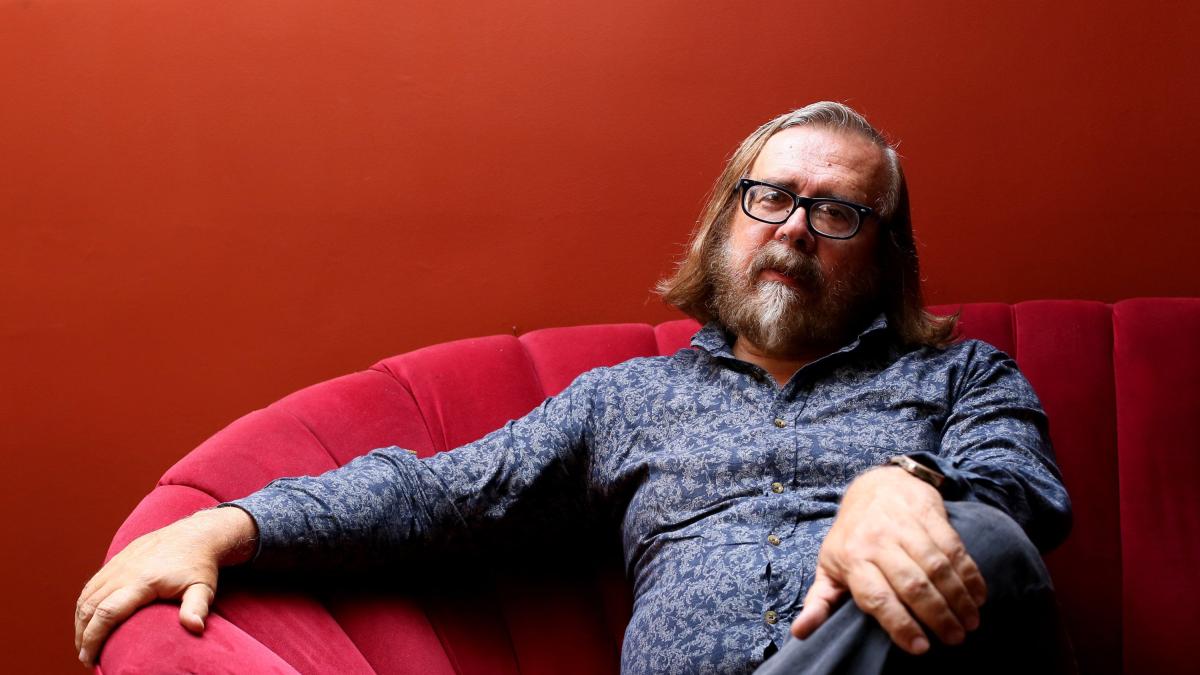 Perfil del poeta colombiano Samuel Jaramillo González