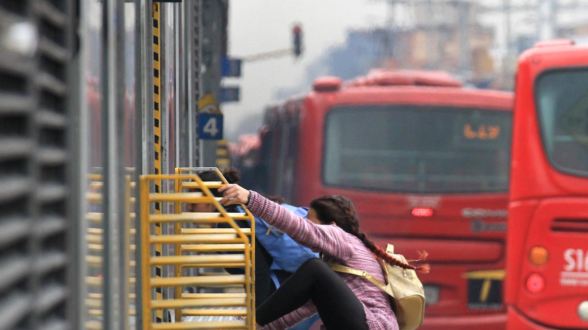 Muere joven por intentar colarse en TransMilenio