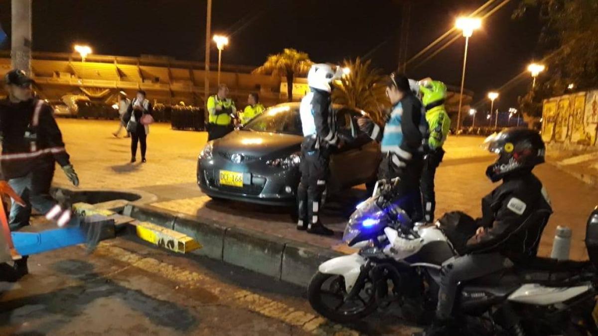 25 carros fueron retirados con grúas en el Movistar Arena