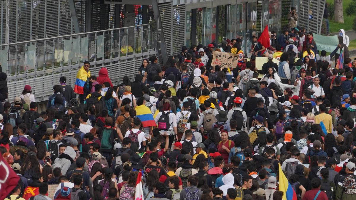 Tema del día la W: ¿Qué significa hacer un paro nacional en la ...