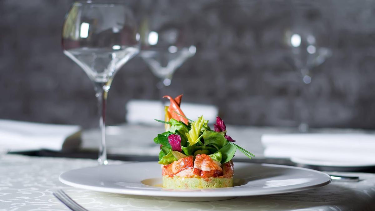 ¿Qué es un restaurante de lujo? Comida, vinos, servicio y... ¿manteles?