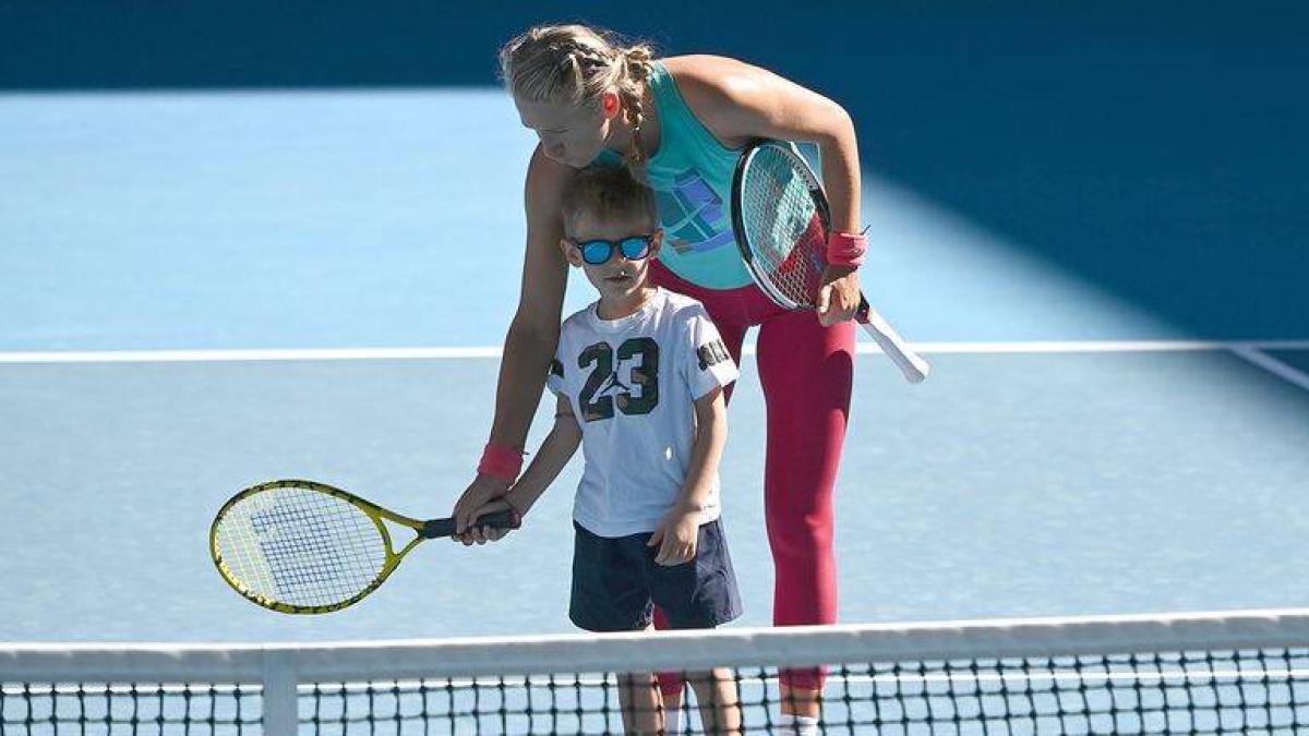 Abierto de Australia: Victoria Azarenka es sensacióin junto a su hijo Leo