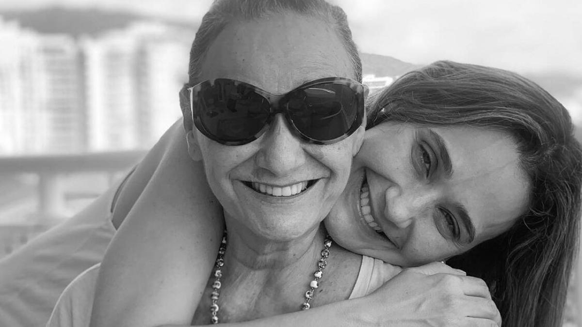 Inés María Zabarían informa que su madre, Inés Pinto, falleció