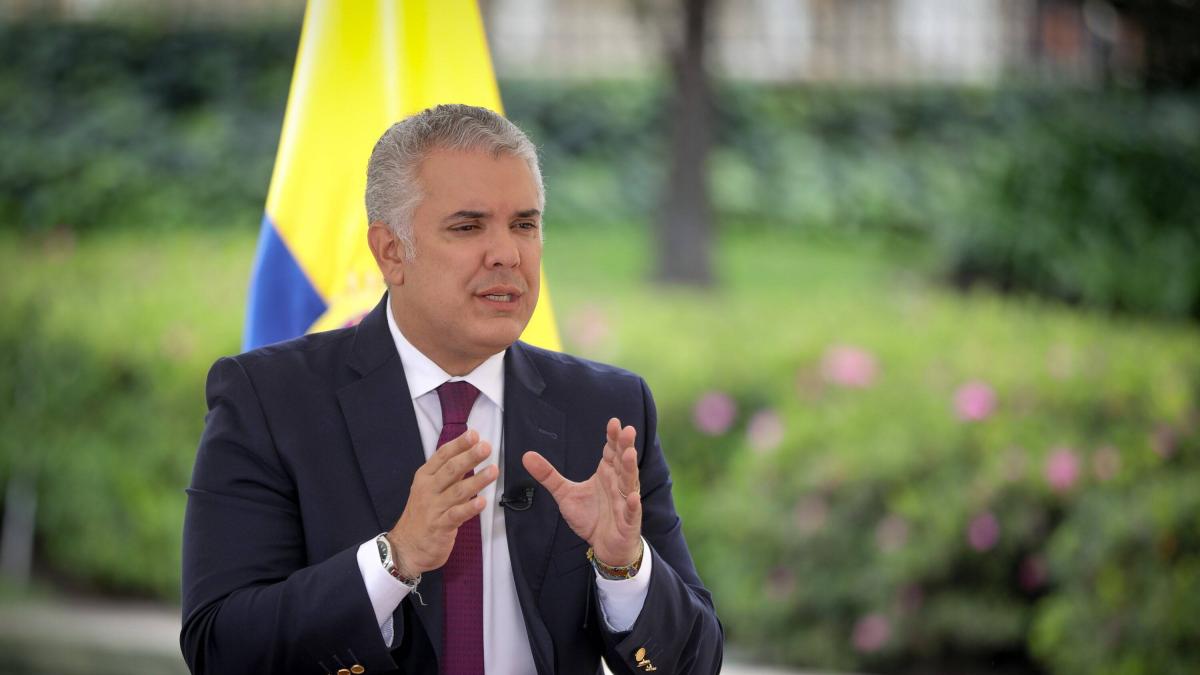 Iván Duque: el nuevo look del expresidente