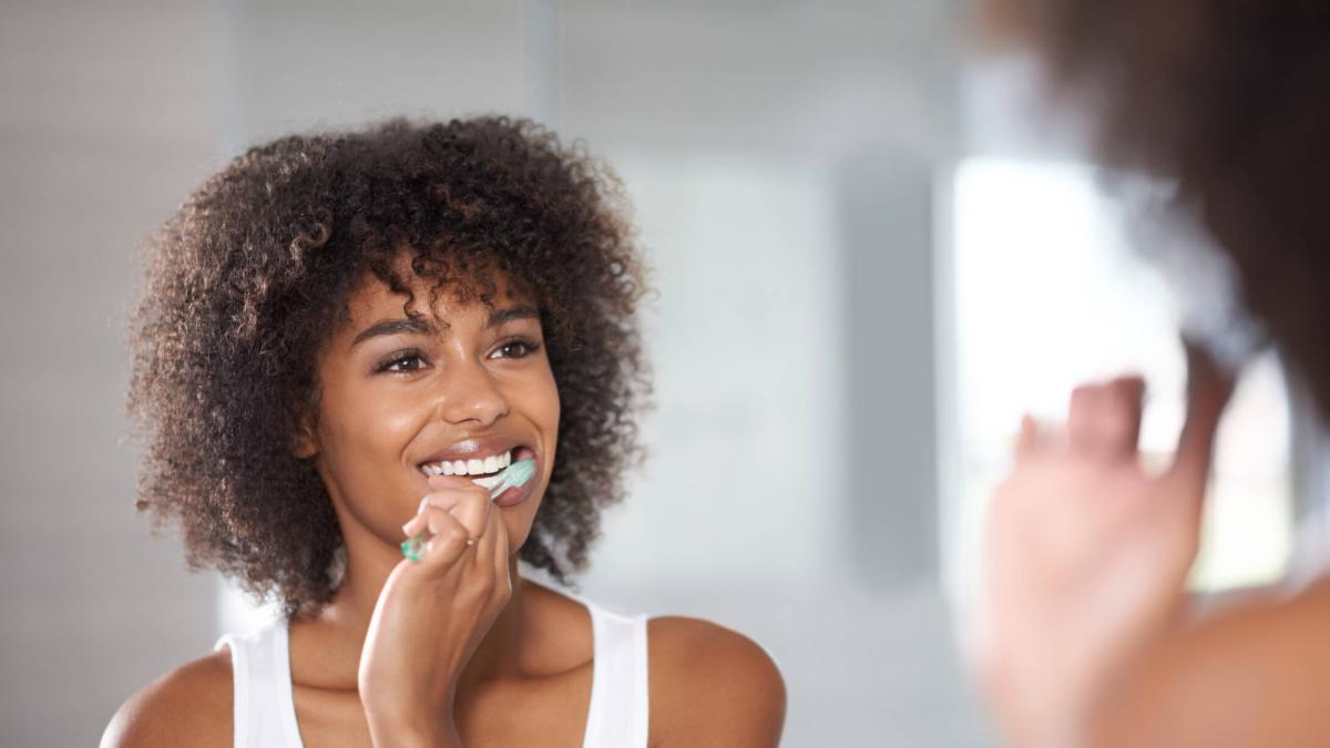 Cepillarse los dientes: ¿cuándo es el momento ideal para hacerlo?