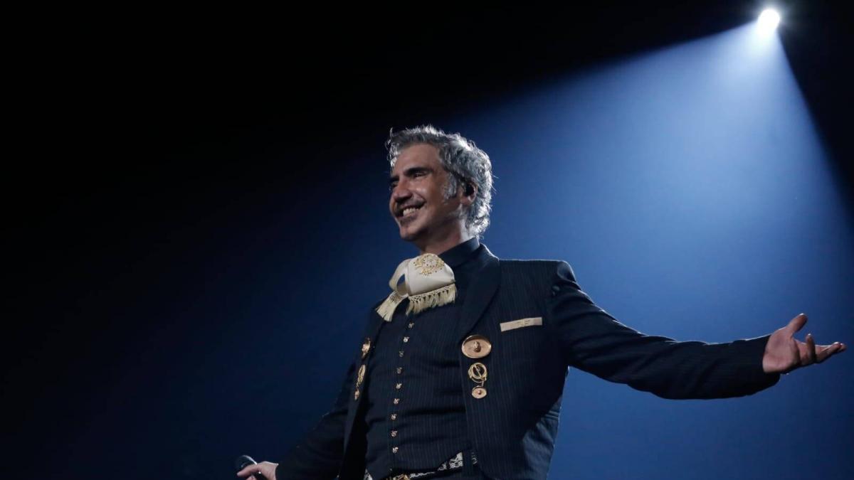 Alejandro Fernández, indignado, explota contra su público: Video