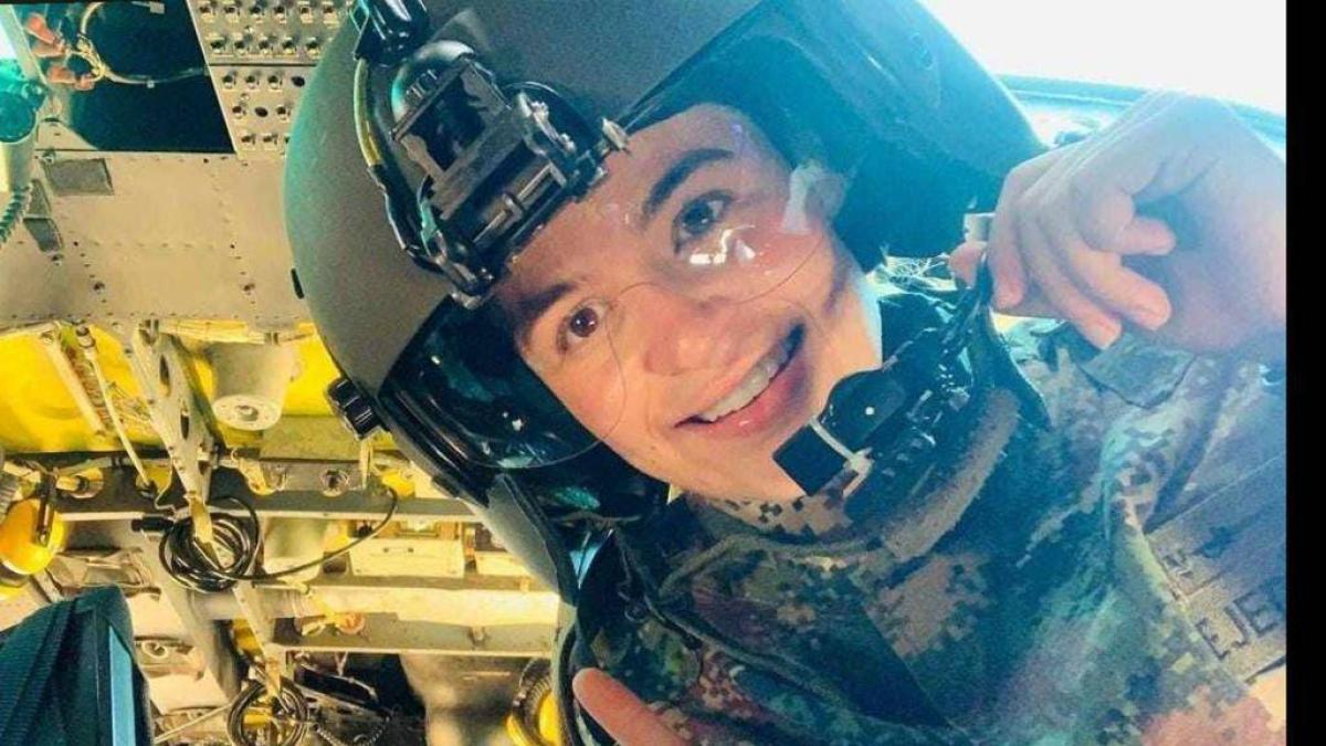 Padre de teniente Julieth García rompe en lágrimas en reconocimiento