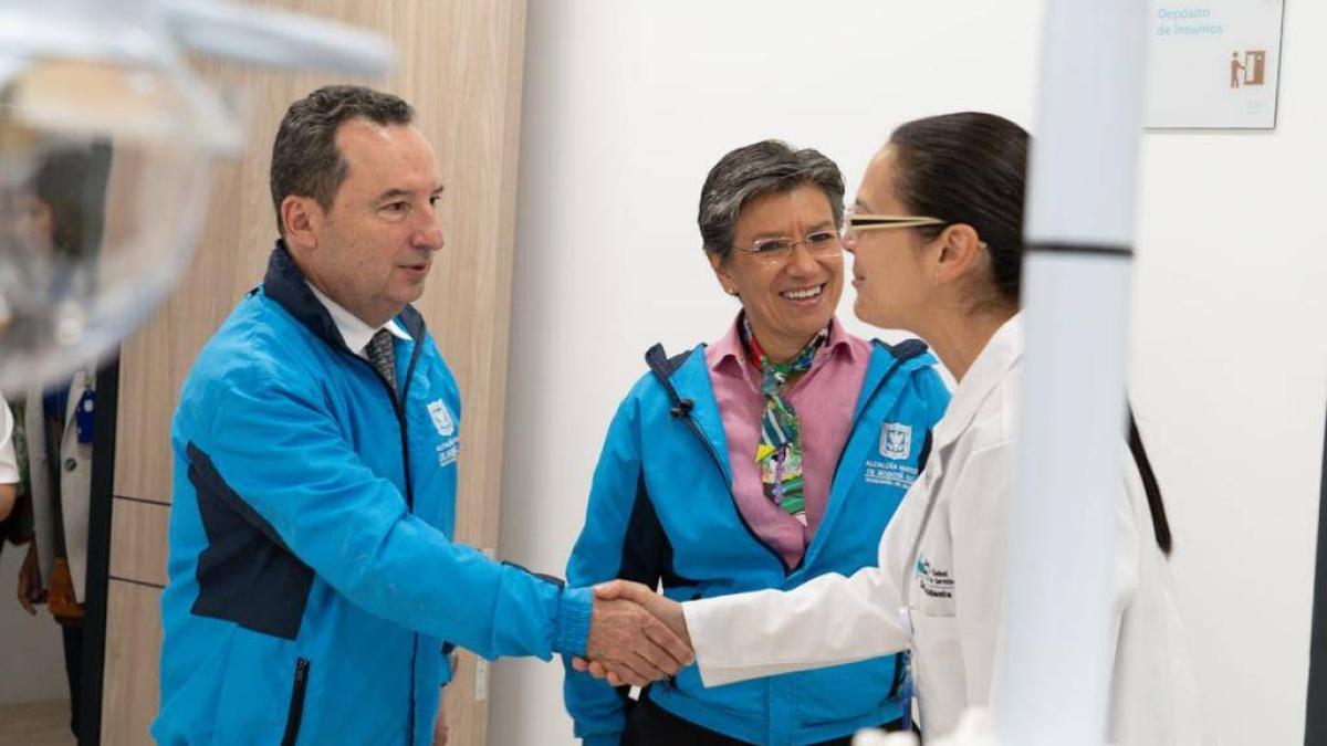 Bogotá: quién es Andrés Carranza, el médico al que le rinden homenaje